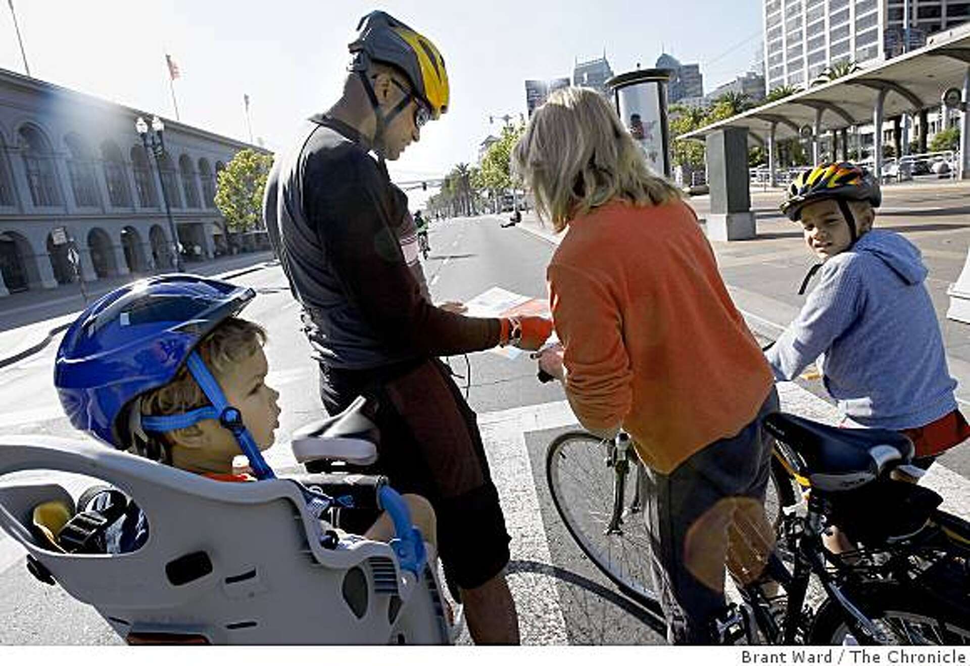 Thousands enjoy S.F.'s Sundays Street event