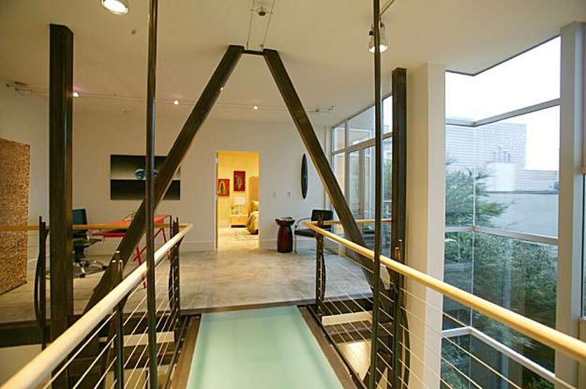 Russian Hill townhouse features catwalk in entertainment room