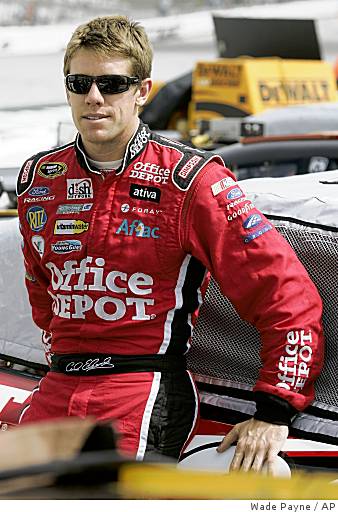 Edwards races to first pole of season