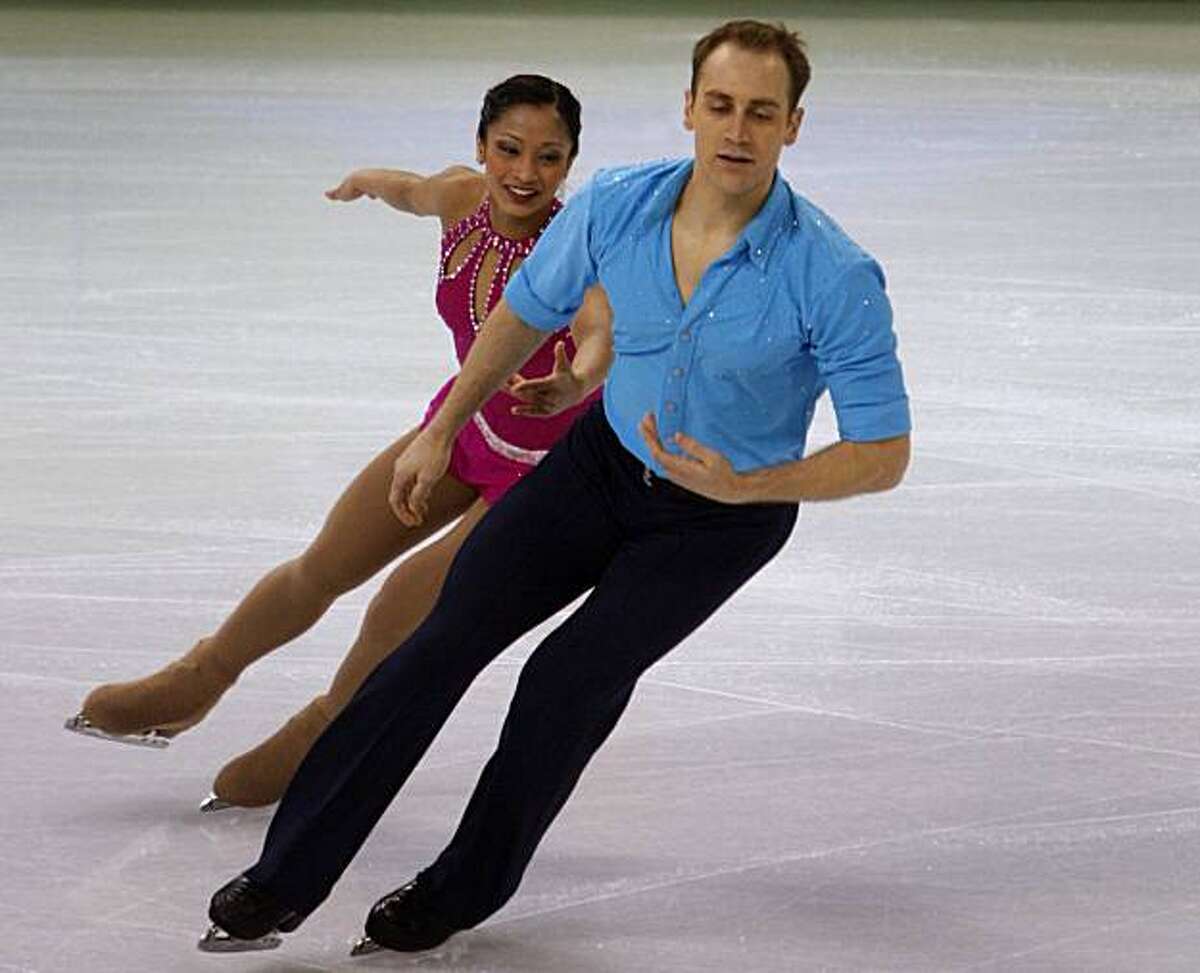 Chinese set pace in pairs skating