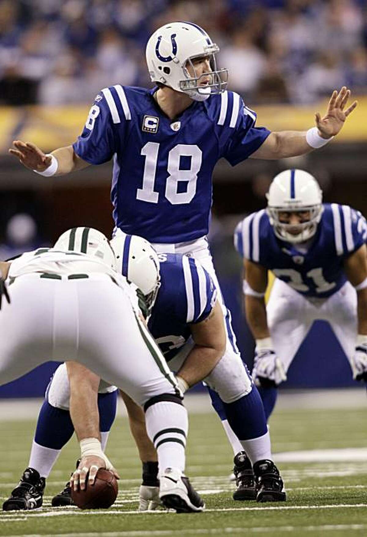 Colts center finds humor in his QB's pre-snap theatrics