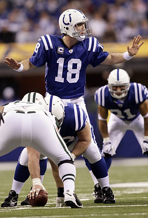 Colts center finds humor in his QB's pre-snap theatrics