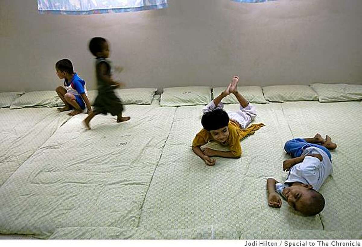 Pakistani couple save 300 unwanted kids a year