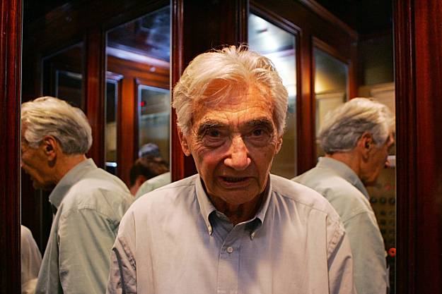 Howard Zinn, historian, teacher, activist, dies