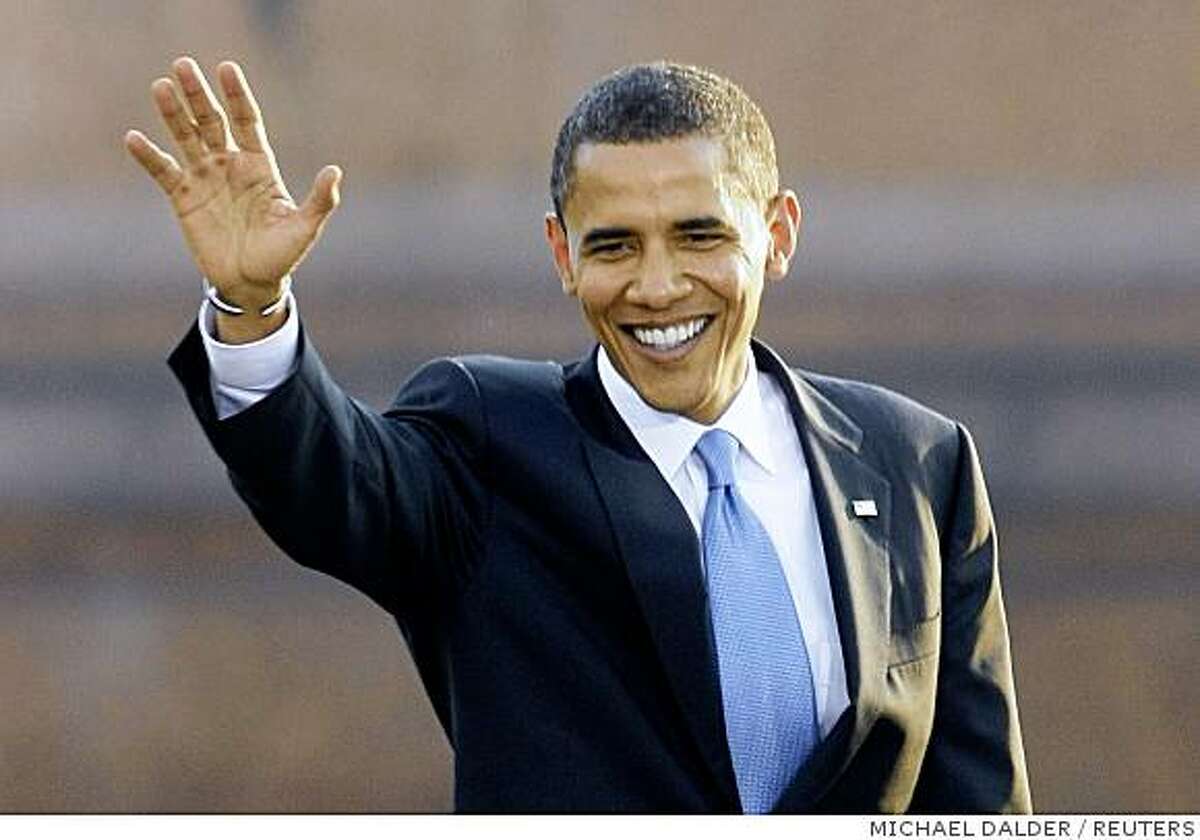 Berlin crowd cheers Obama