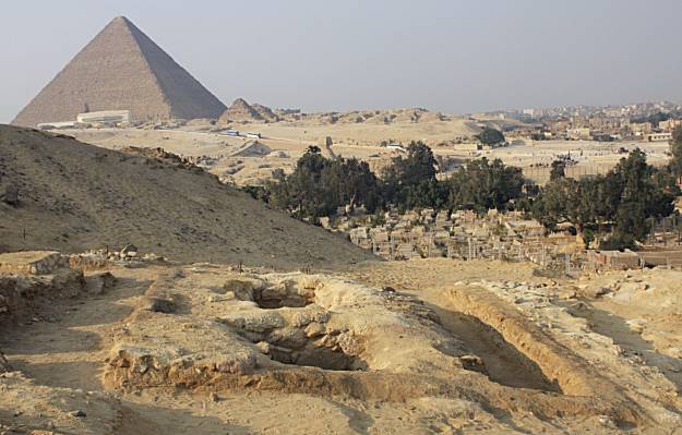 Archaeologists exhume tombs of pyramid laborers