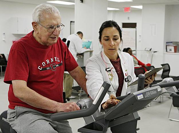 Cardiac rehab reduces heart attacks, study says