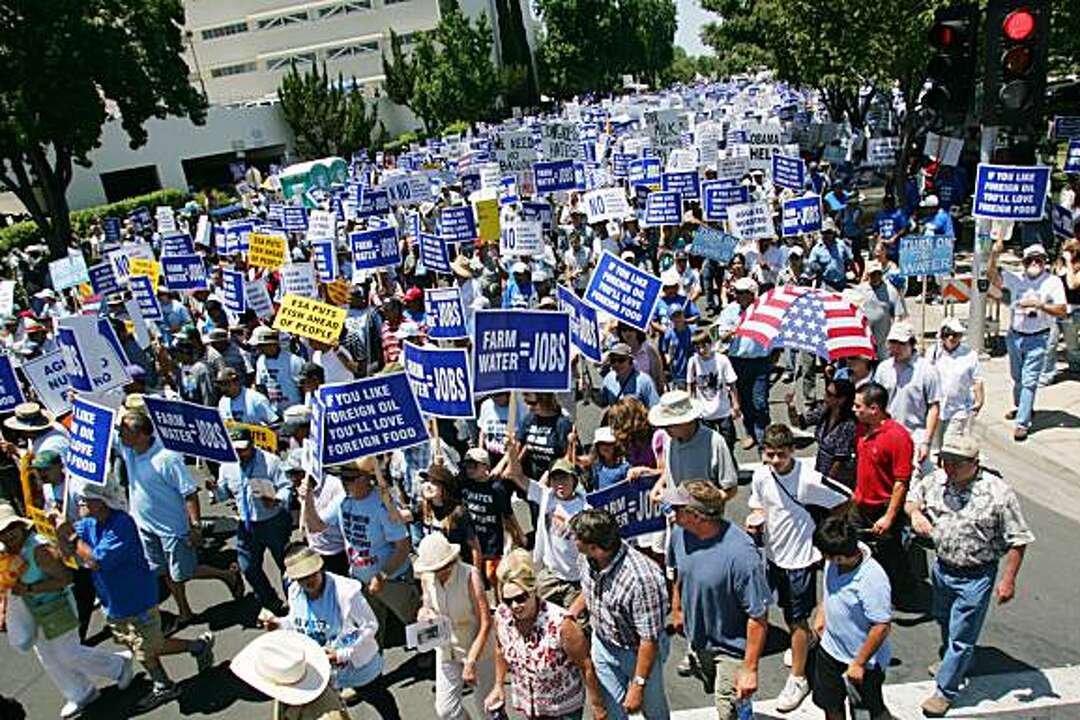 Thousands rally to protest water cuts in Fresno