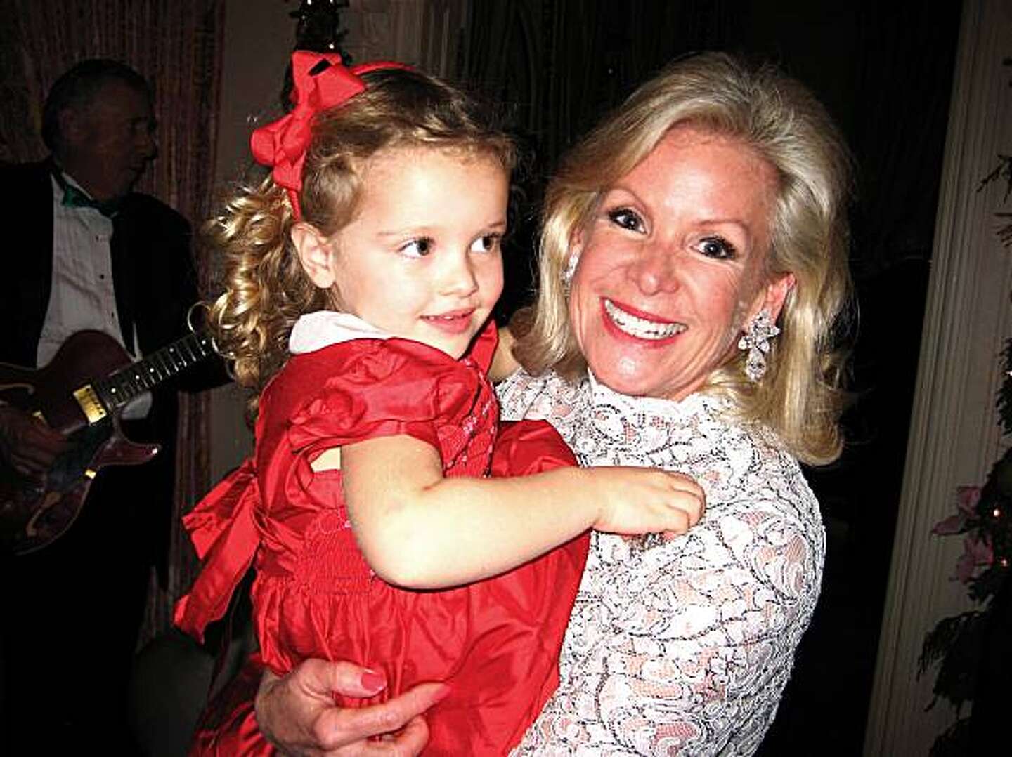 Fab folks wild for Dede Wiley's party