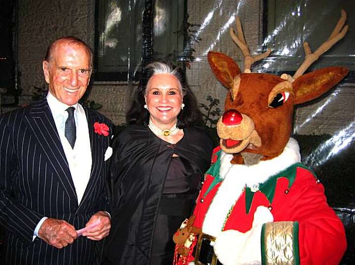 Fab folks wild for Dede Wiley's party