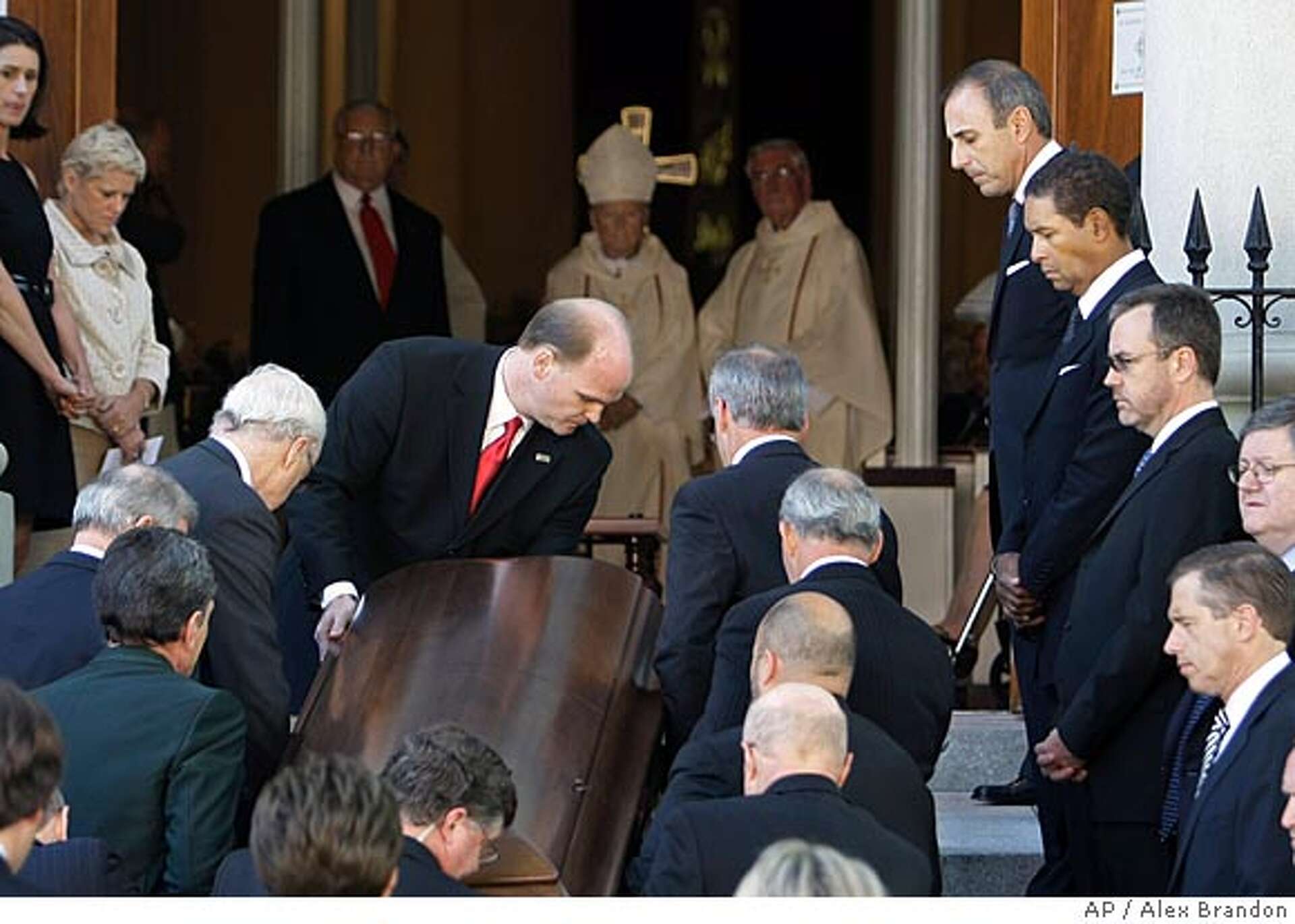 Crowd for Tim Russert's funeral