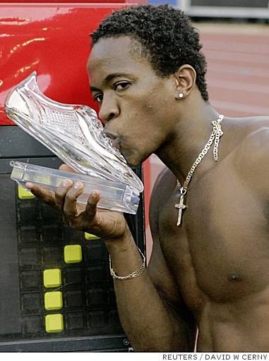 Robles sets record, Beijing battle next