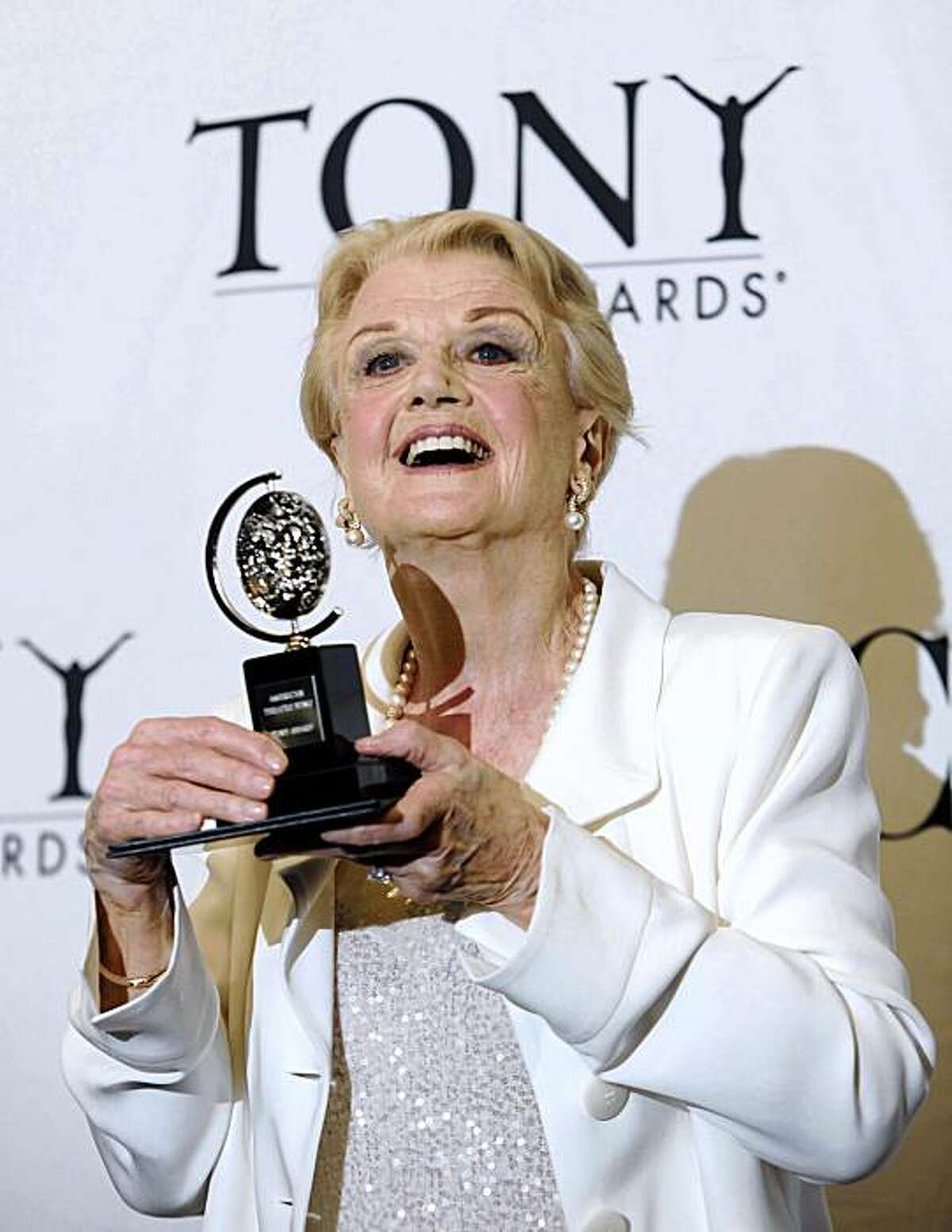Angela Lansbury to get first Sondheim award