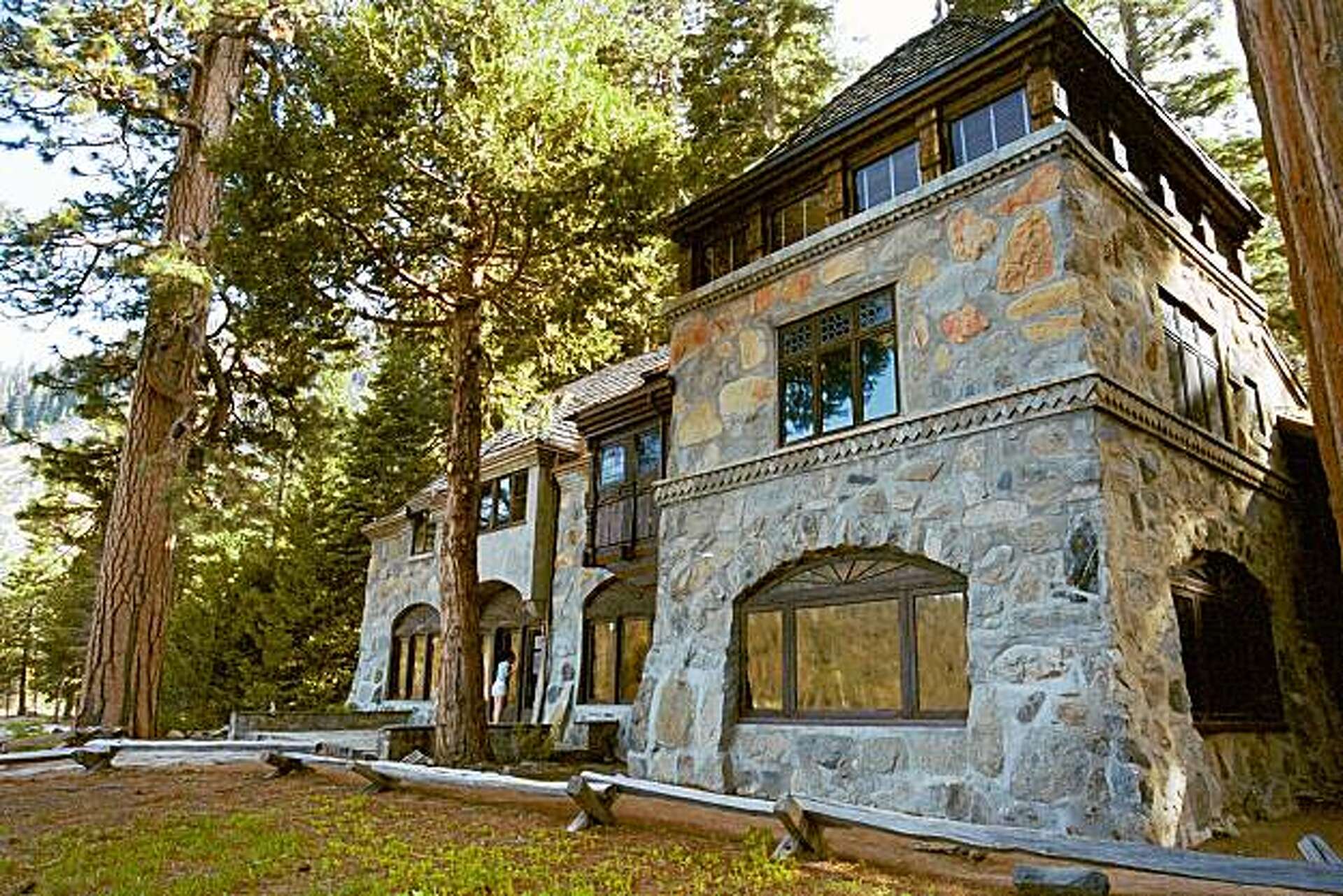 California castles fit for a king and queen