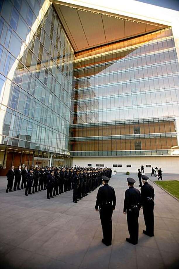 New LAPD headquarters combines style, safety - SFGate