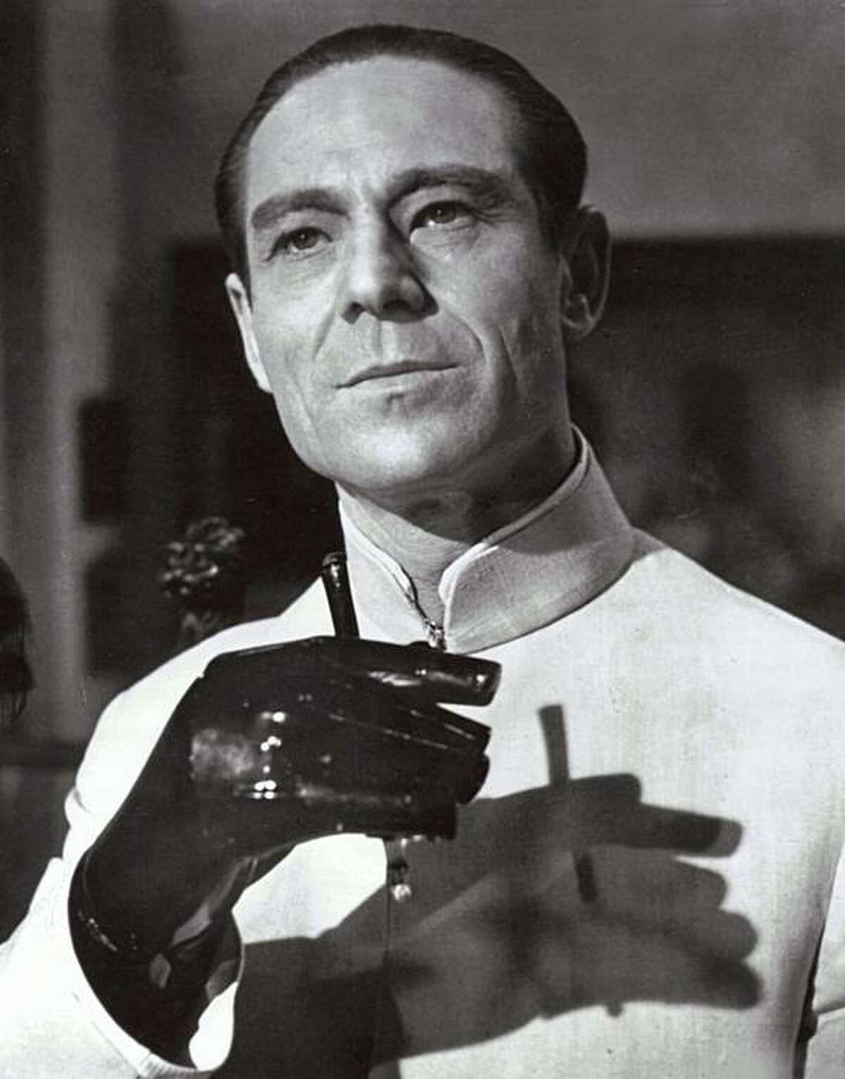 Joseph Wiseman, Bond nemesis Dr. No, dies at 91