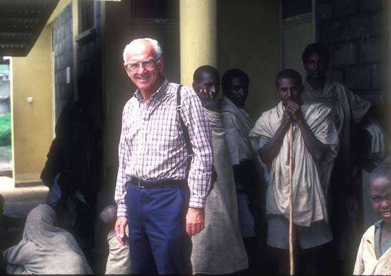 Theodore Myers, doctor who helped poor, dies