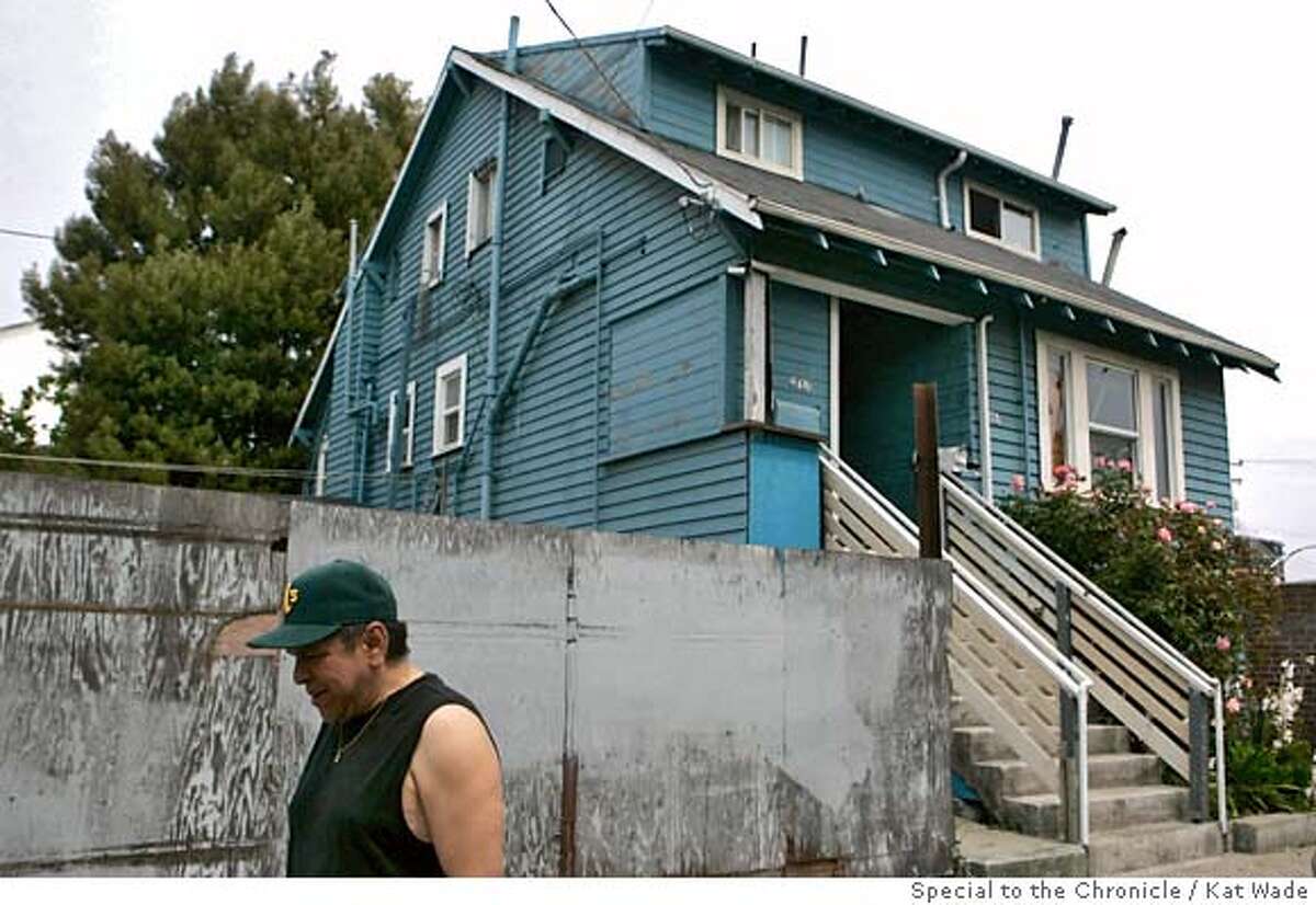 Oakland tenant, 94, held in landlord slaying