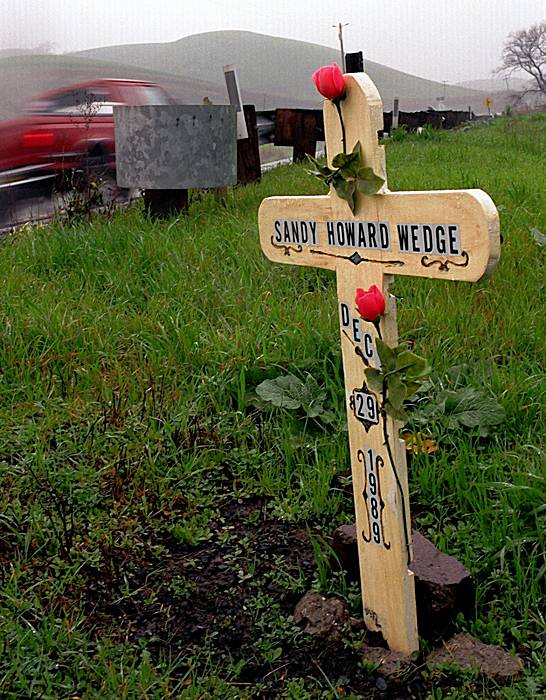 Memorial signs for crash victims spark battle