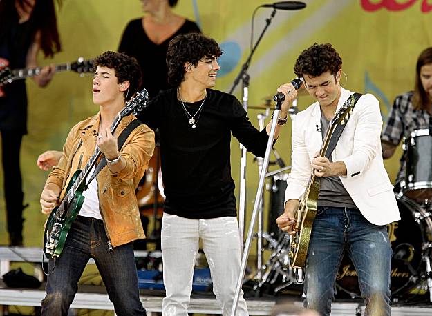 Music review: Lackluster Jonas Brothers