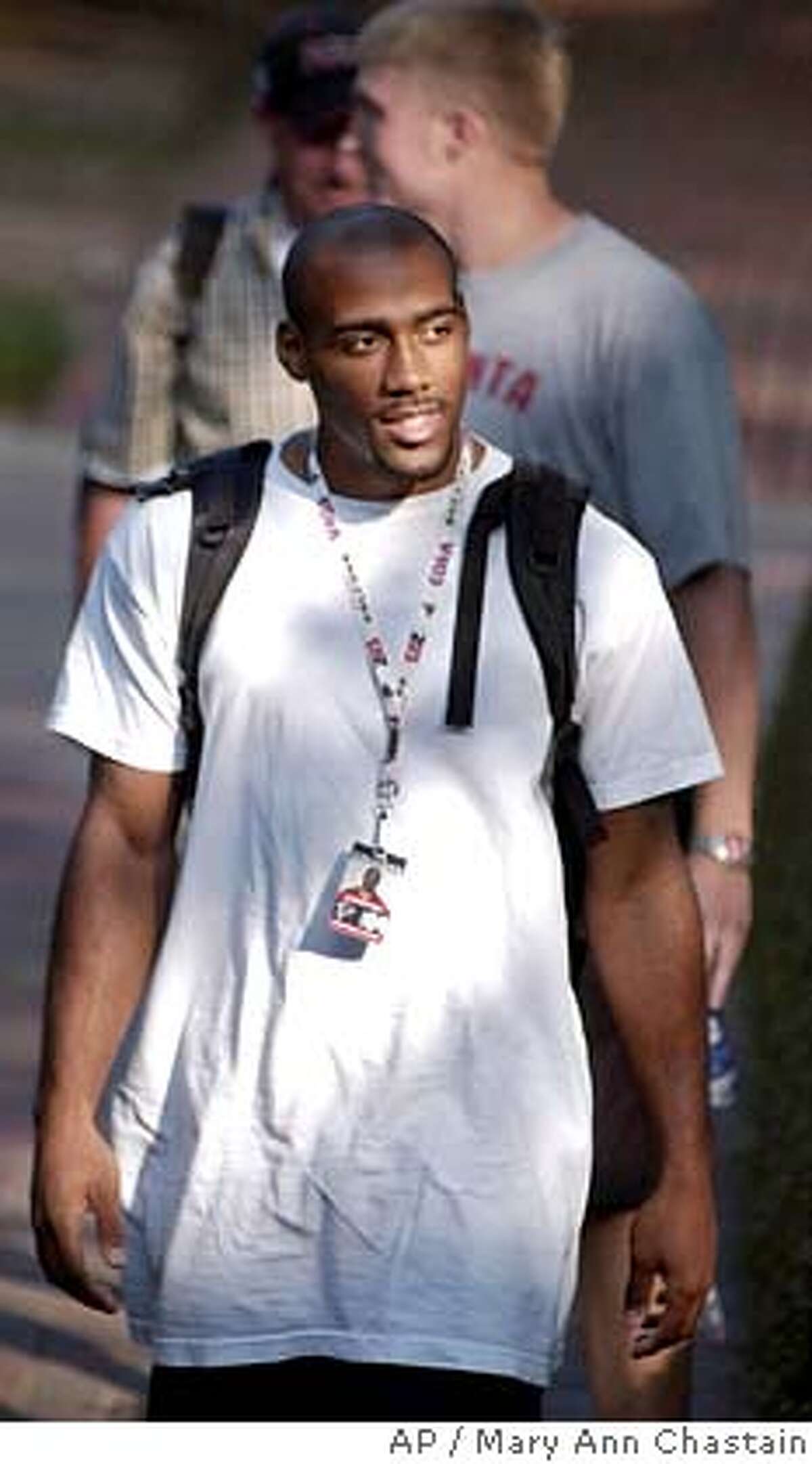 Hall joins the Raiders