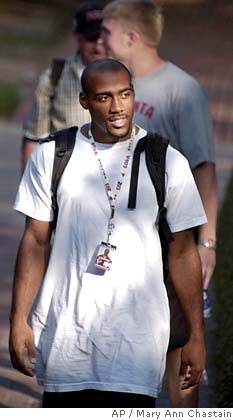 Hall joins the Raiders