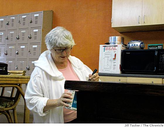 Defender tries mailer to get more aid