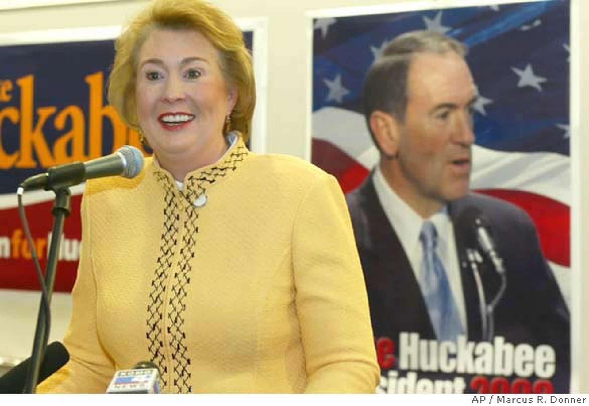 Huckabee's wife takes a breather at a Vegas fight, rests at Hooters