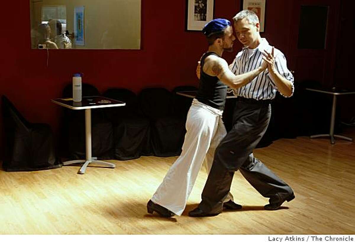 Queer tango throws out leader-follower rules