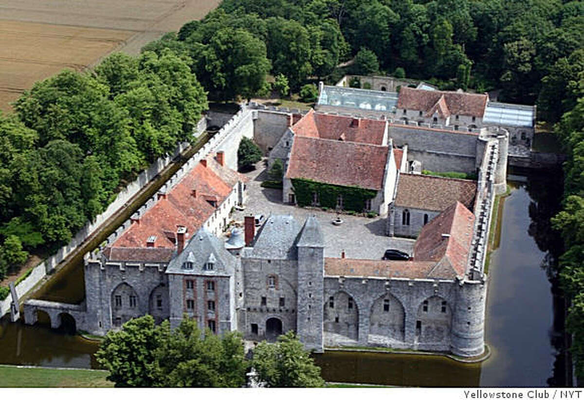 Financial collapse of luxury-resort owners