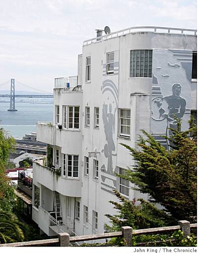 Malloch building: suave delight on storied hill