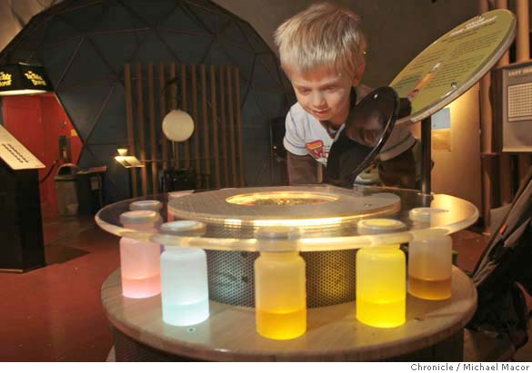 Watch your own mind bend at the Exploratorium
