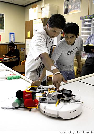 San Jose high school team wins with robots