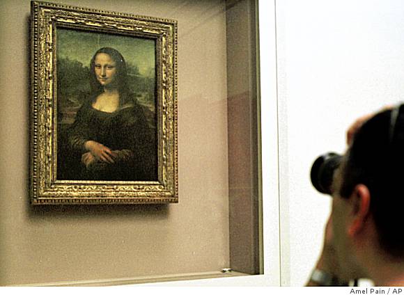Mona Lisa fans, smile - model is identified