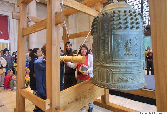 Japanese New Year Bell Ringing Ceremony at the Asian Art Museum