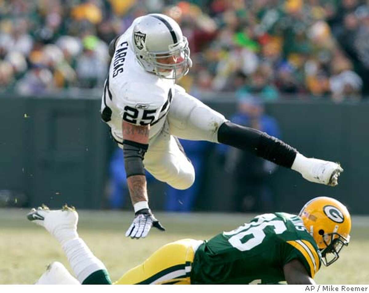 Raiders go cold in Green Bay