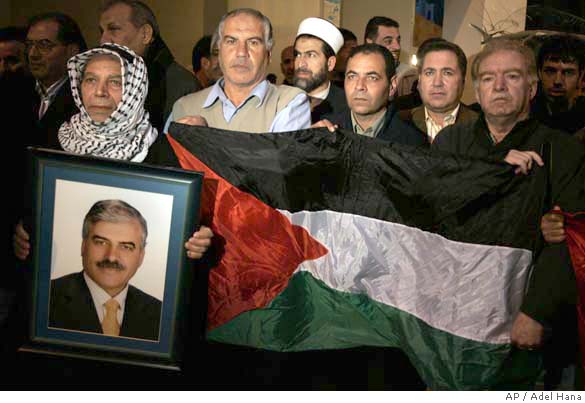 Hamas police arrest political aide