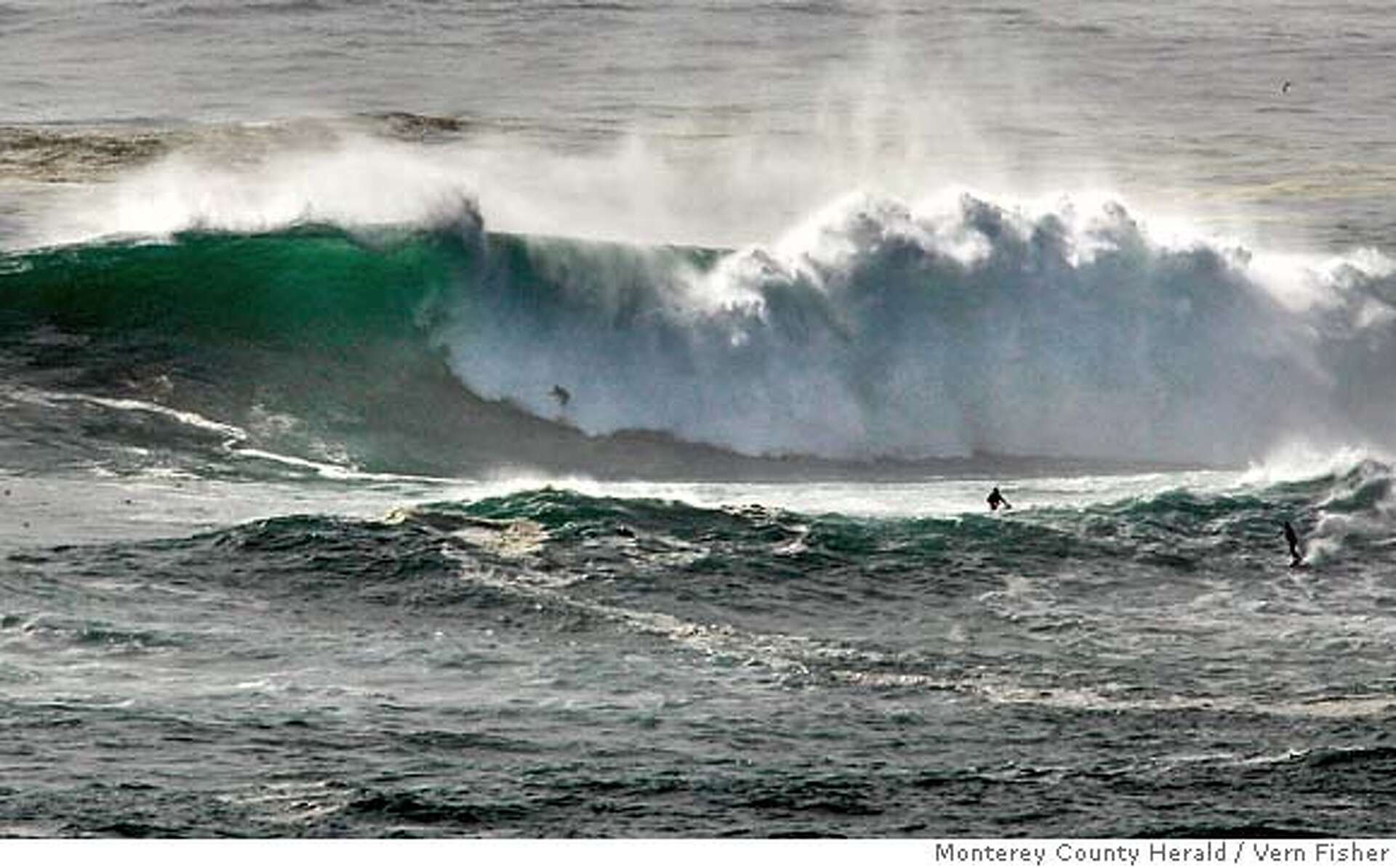 'Legendary' surfer perishes in huge waves