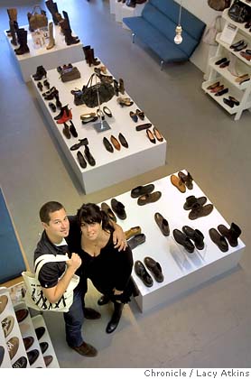 Twenty two shoes celebrates 5th anniversary with green totes