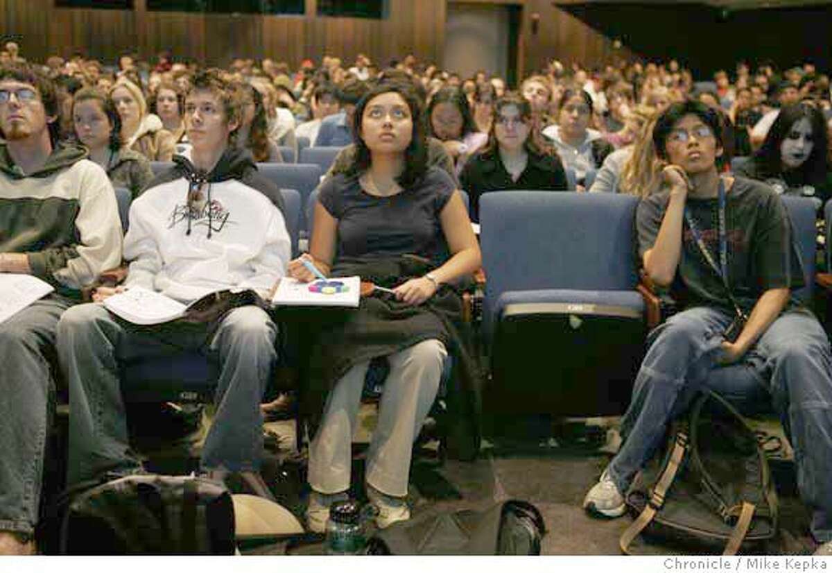 Professor uses performances to hook students on astronomy