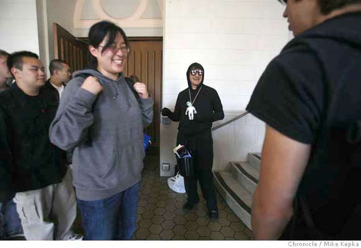 Professor uses performances to hook students on astronomy