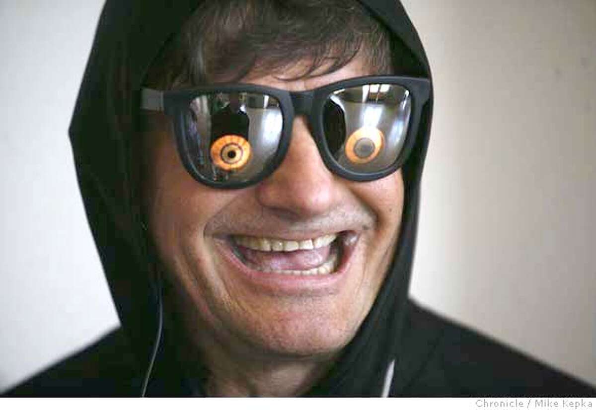 Professor uses performances to hook students on astronomy