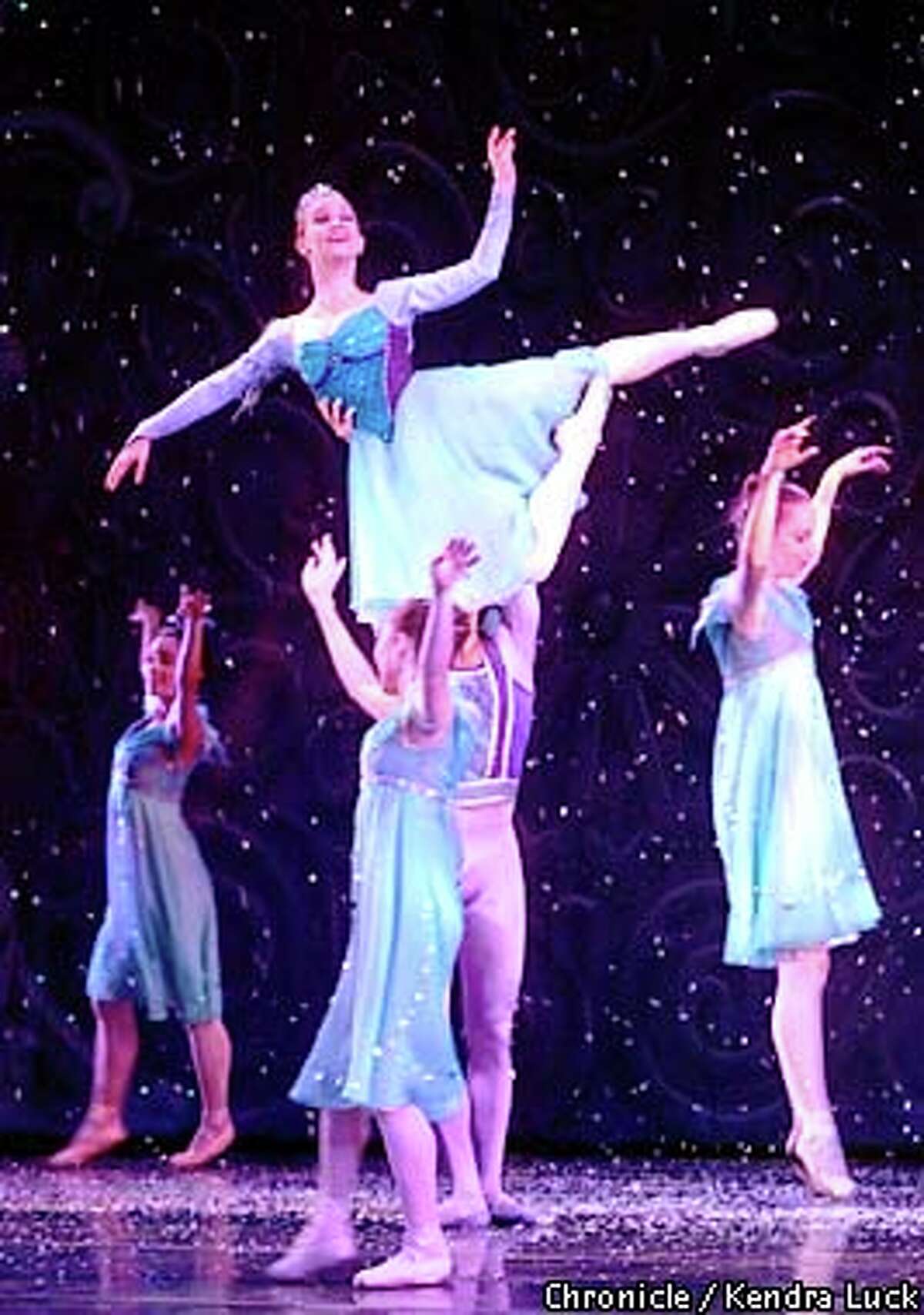 Crack Performances / Oakland Ballet's intimate 'Nutcracker' has plenty ...