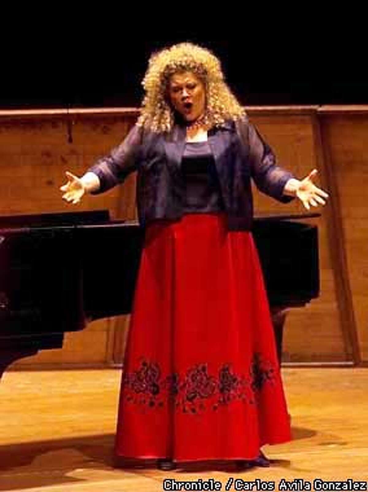 DeYoung, Thomas A Perfect Match / Conductor brings out best in mezzo