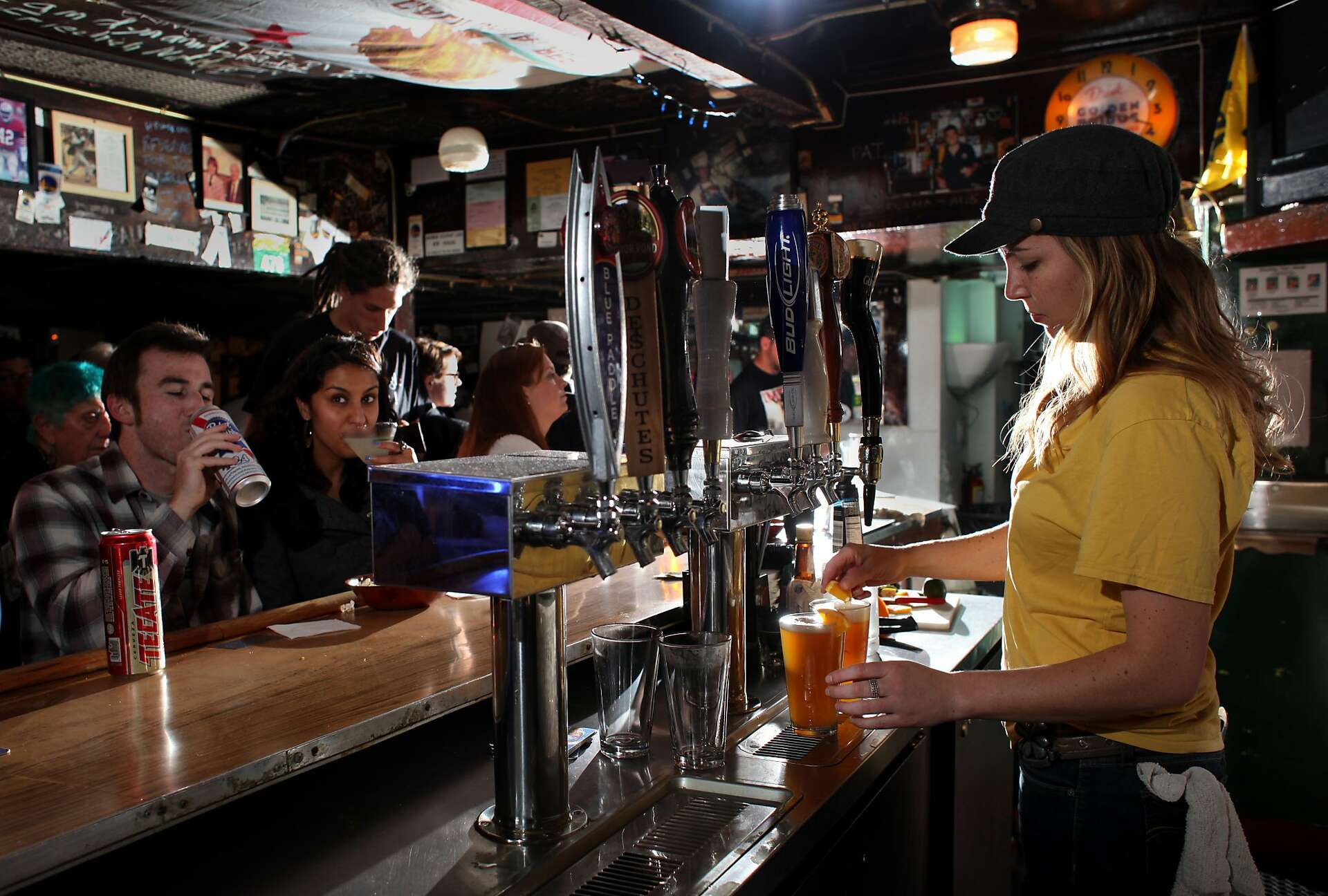 Oakland's Kingfish bar seeks landmark status