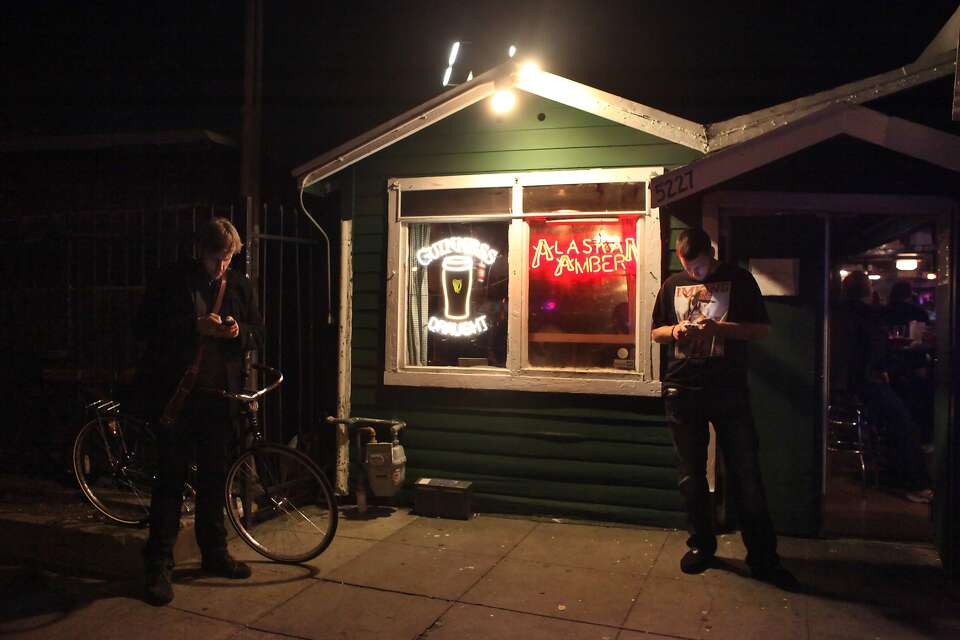 Oakland's Kingfish bar seeks landmark status