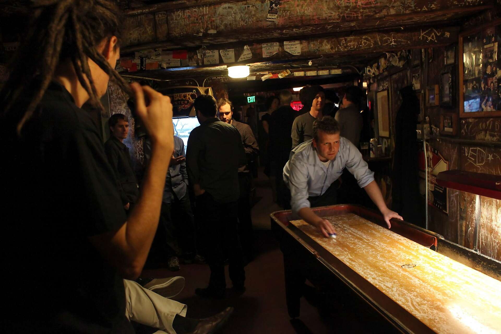 Oakland's Kingfish bar seeks landmark status