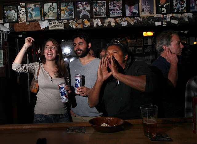 Oakland's Kingfish bar seeks landmark status