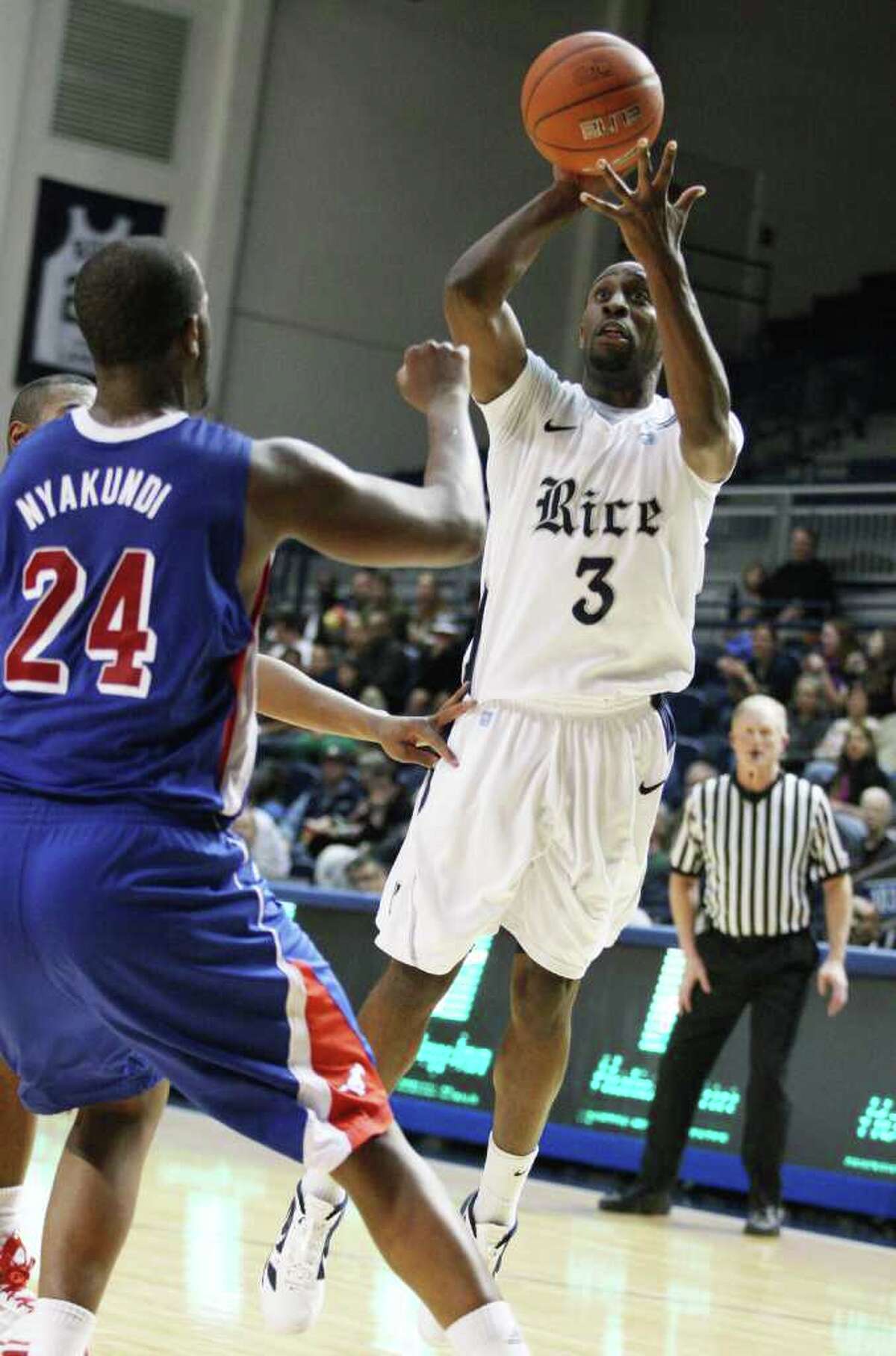 Rice men edge SMU in defensive struggle