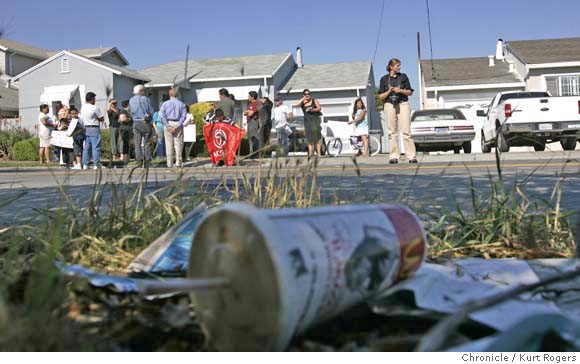SAN BRUNO / Caltrain neighbors complain about trash around tracks ...